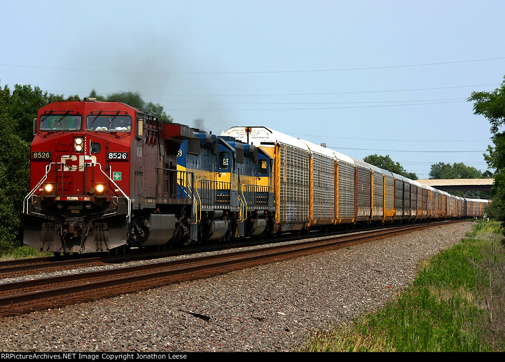 CP 8526 and 2 IC&E SD40-2's power 33T